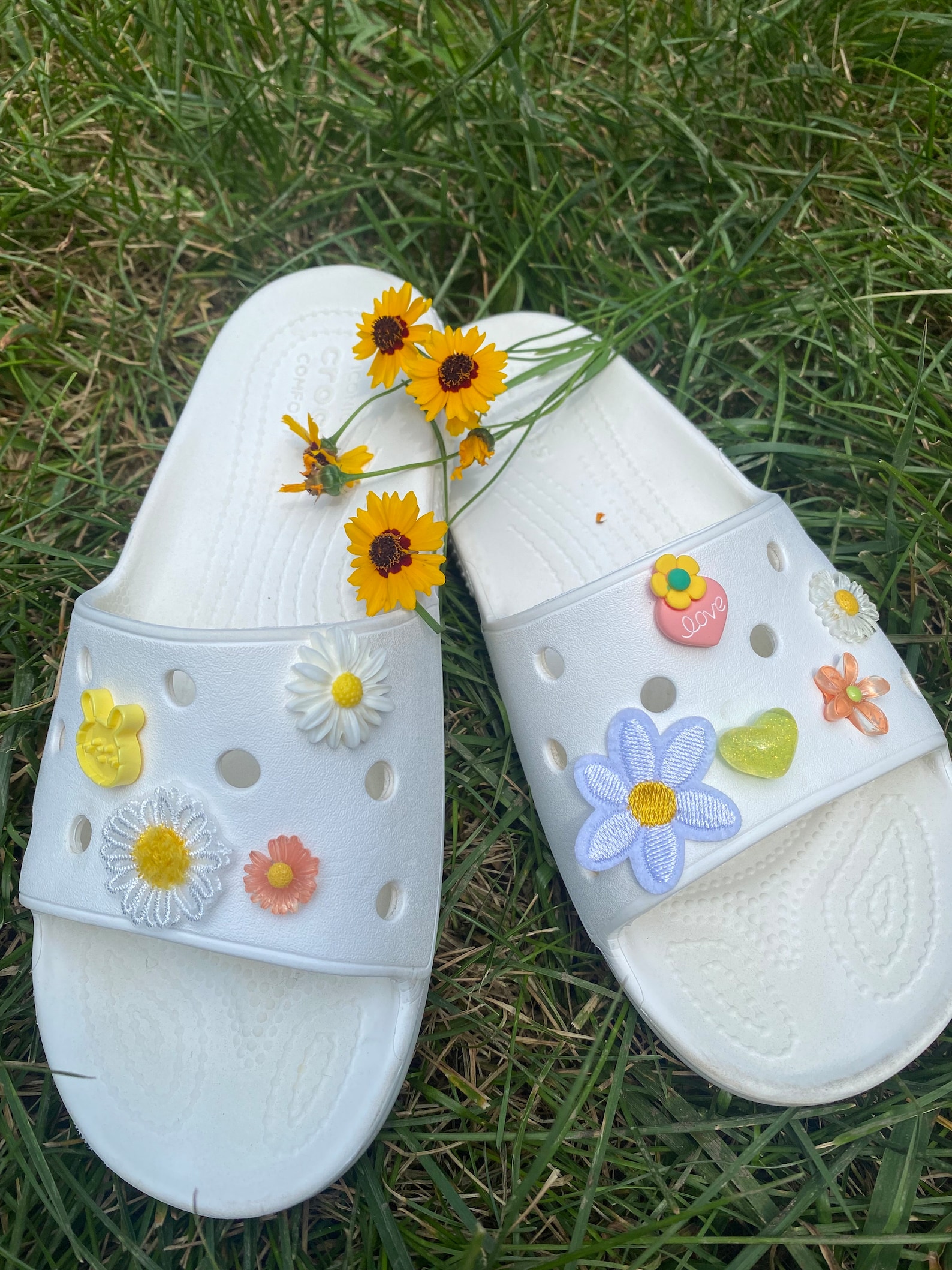 9-10 Pieces of Unique Jibbitzs Daisy Jibbitz Jibbitz for - Etsy