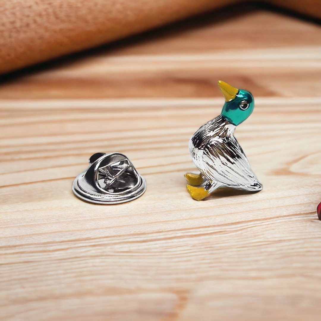 Duck With Feature Colours Lapel Pin Badge Novelty Gifts Presents for ...