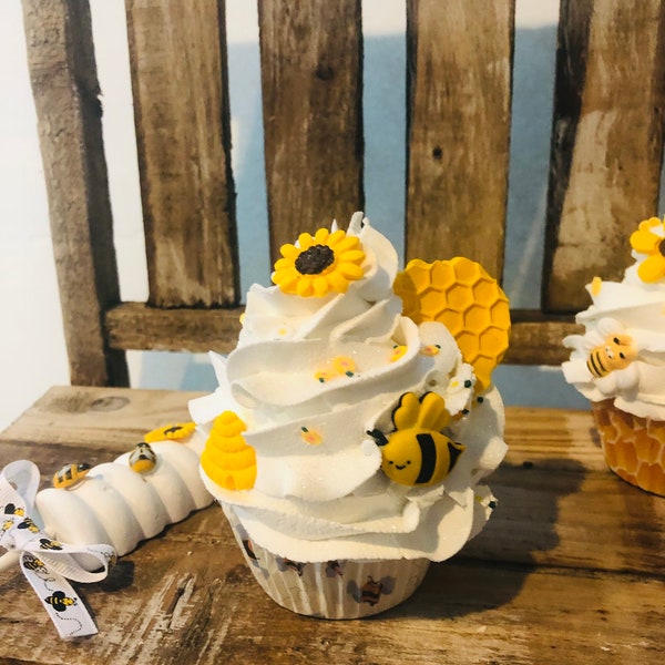 Bee Cupcake - Etsy
