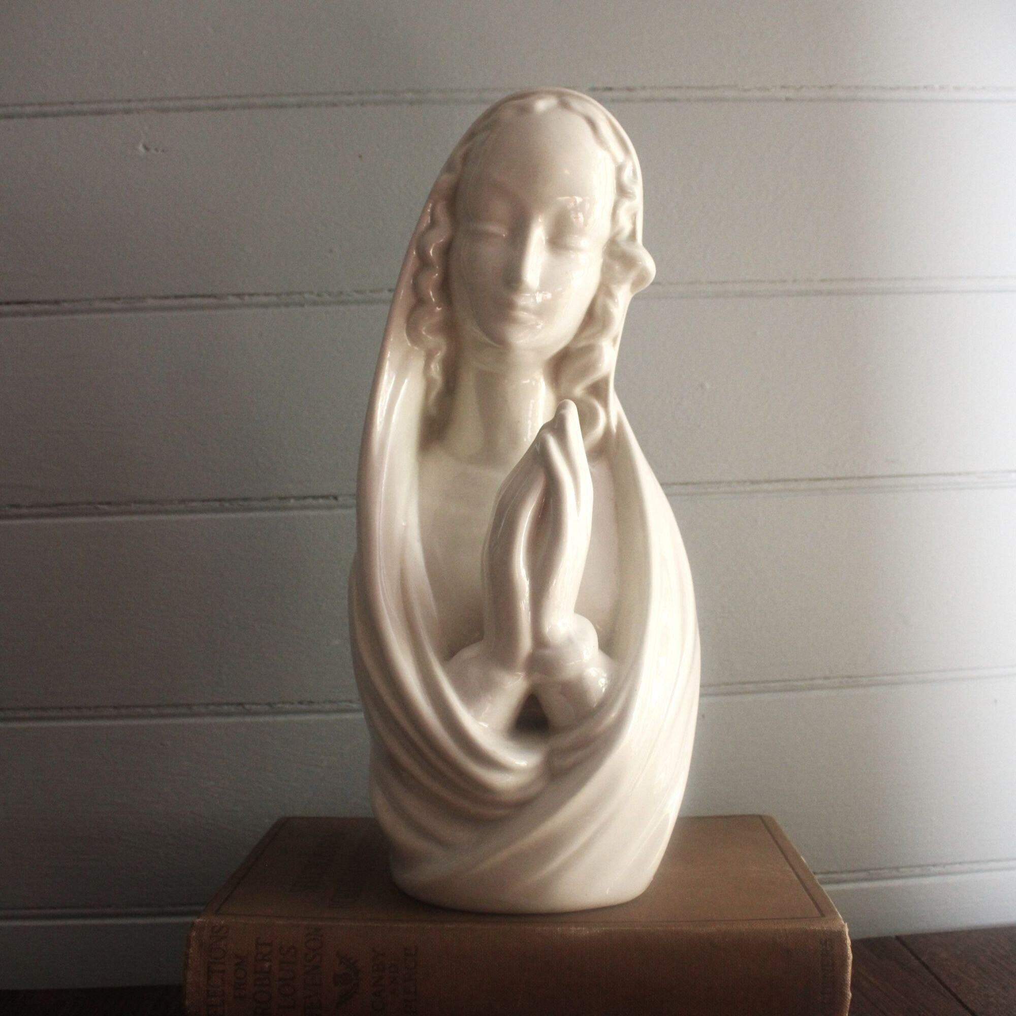 Vintage Crisp White Mother Mary, Madonna Figure Praying, Ceramic. - Etsy