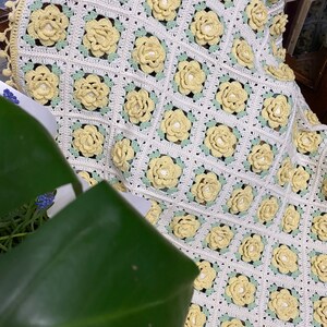 Crochet Yellow Rose Granny Square Blanket,handmade 3D Rose Bedspread ...