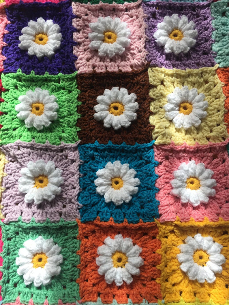 Crocheted Daisy Blanket, Granny Square Afghan Bedspread, Knitted ...