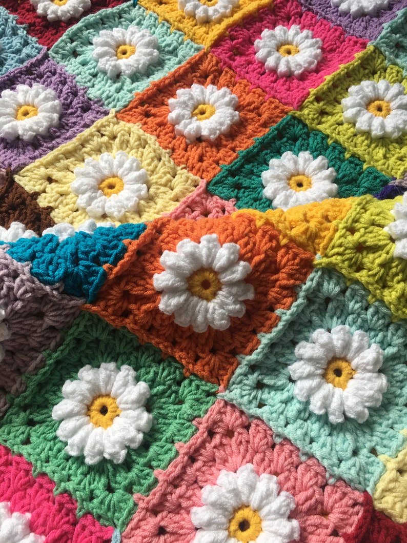 Crocheted Daisy Blanket, Granny Square Afghan Bedspread, Knitted ...