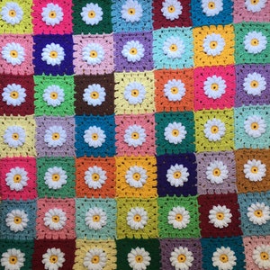 Crocheted Daisy Blanket, Granny Square Afghan Bedspread, Knitted ...