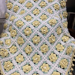 Crochet Yellow Rose Granny Square Blanket,handmade 3D Rose Bedspread ...