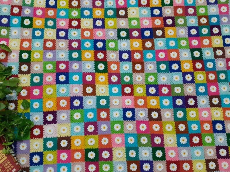 Crocheted Daisy Blanket, Granny Square Afghan Bedspread, Knitted ...