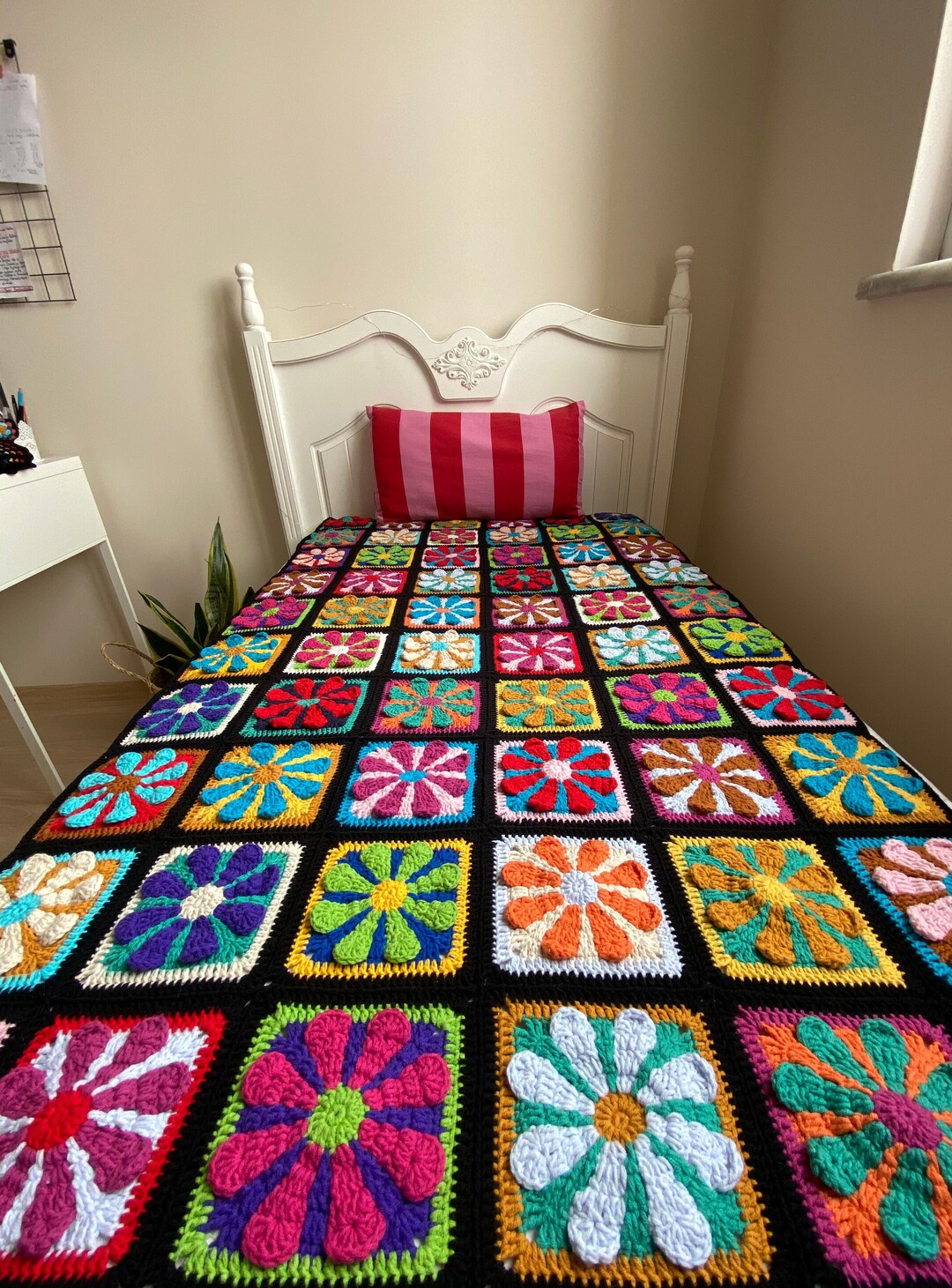 Crocheted Daisy Large Bedspread,black Crocted Blanket,colorful Flower ...