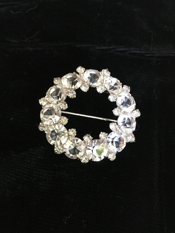 vintage 60s rhinestone pin - Gem