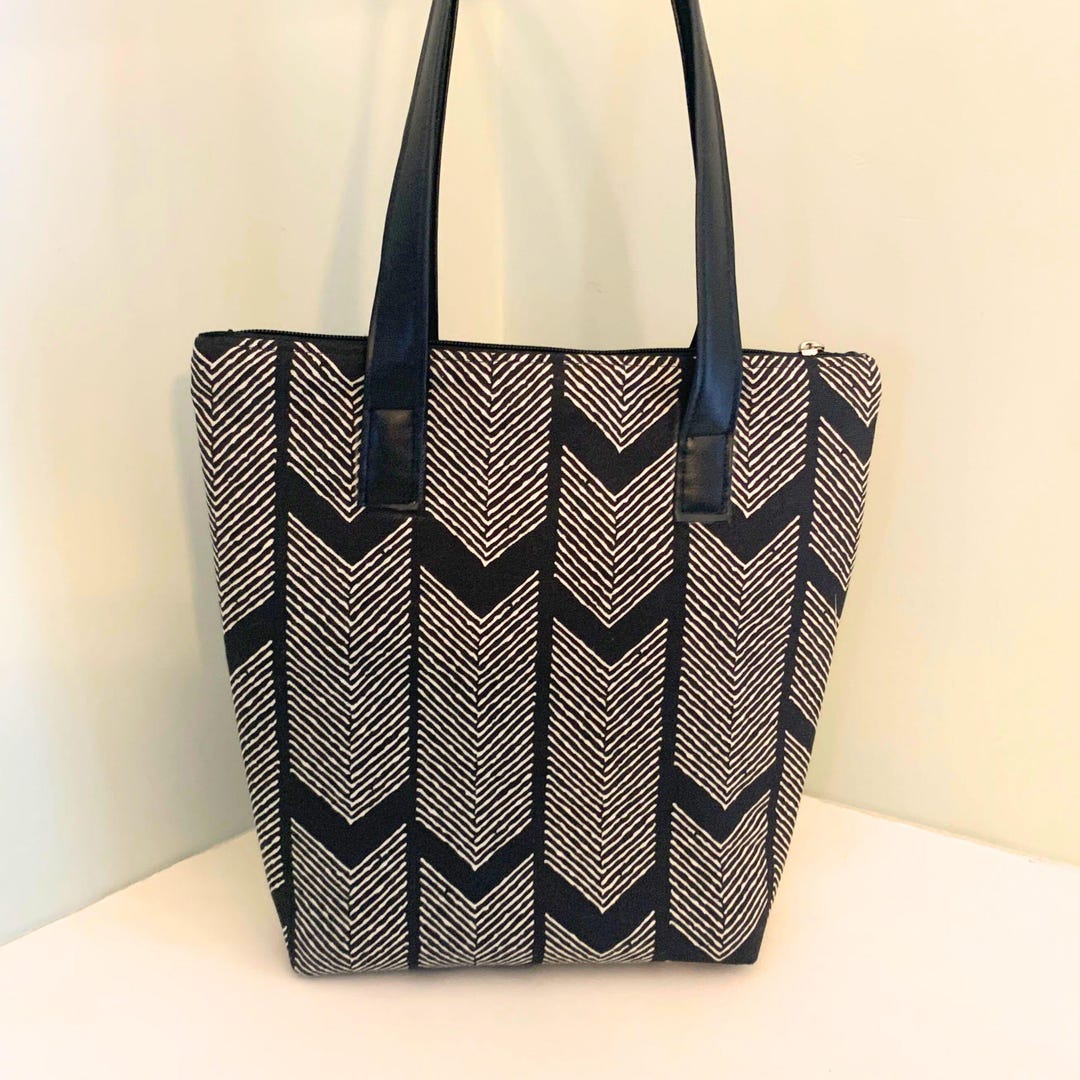 Black Arrow Tote Handbag, Geometric Lines Two Handle Bag With Zipper ...