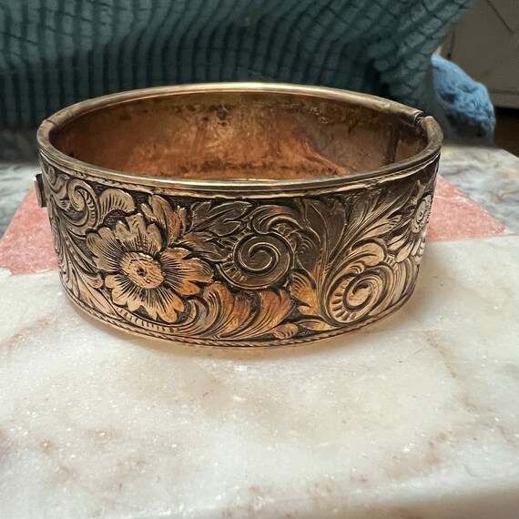 Vintage Embossed Brass Hinged Bracelet - Gem
