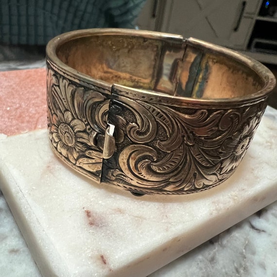 Vintage Embossed Brass Hinged Bracelet - Gem