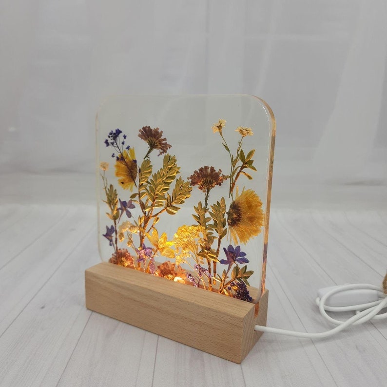 Handmade Pressed Flowers Lamp, Wood Base Lamp, Resin Night Light, Resin ...