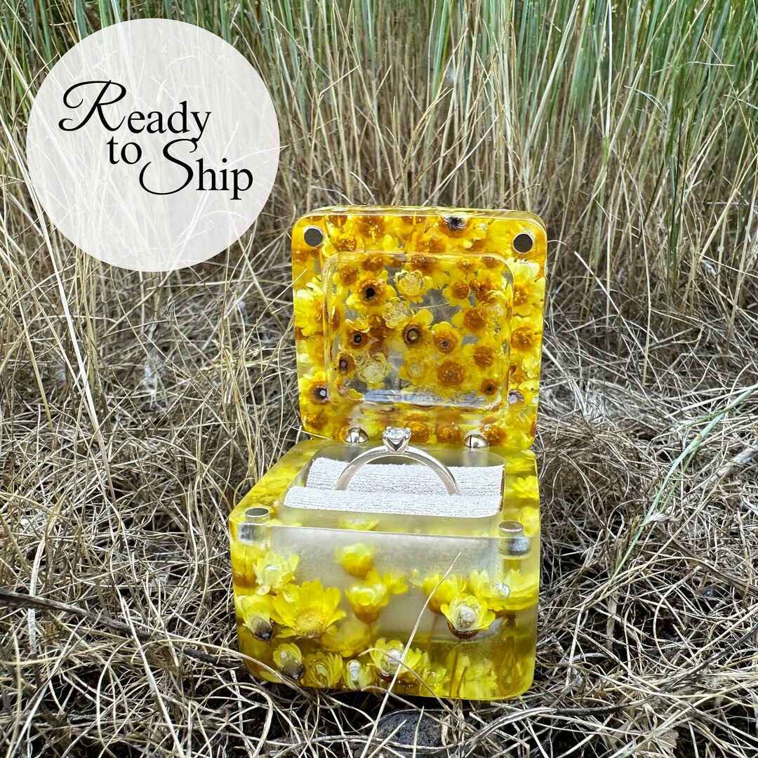 IN STOCK Epoxy Resing Flower Ring Box, Ring Holder, Handmade Ring Box ...