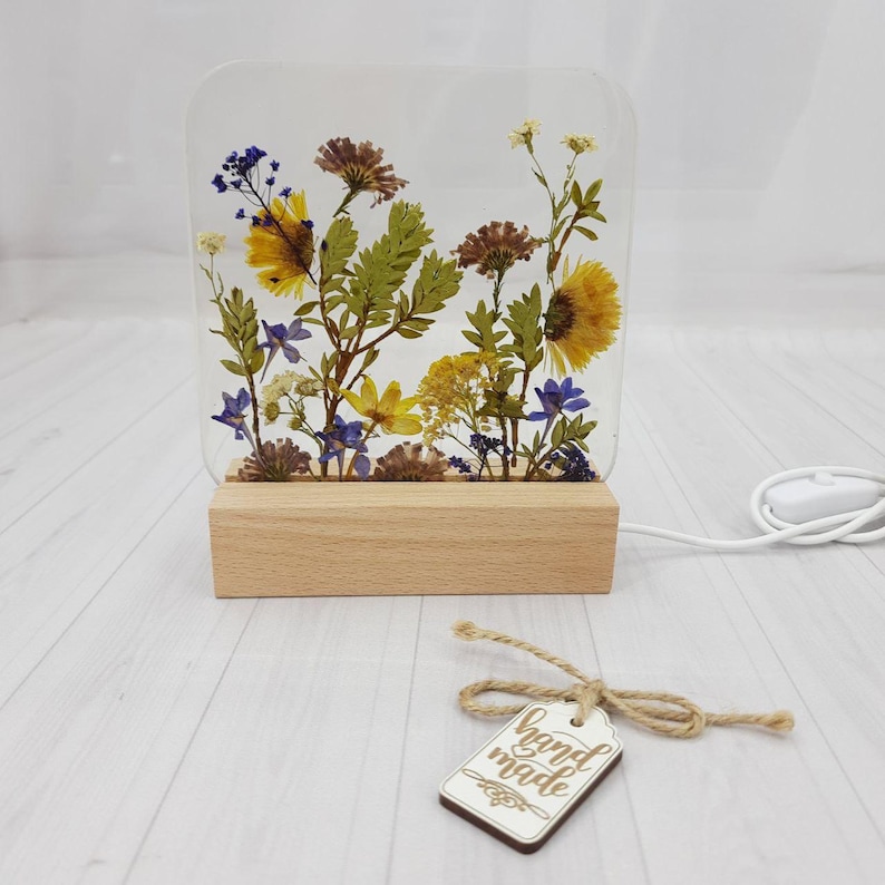 Handmade Pressed Flowers Lamp, Wood Base Lamp, Resin Night Light, Resin ...