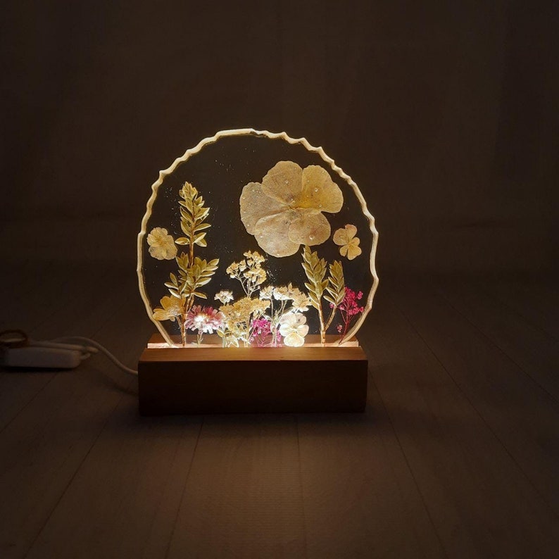 Handmade Pressed Flowers Lamp, Wood Base Lamp, Resin Night Light, Resin ...