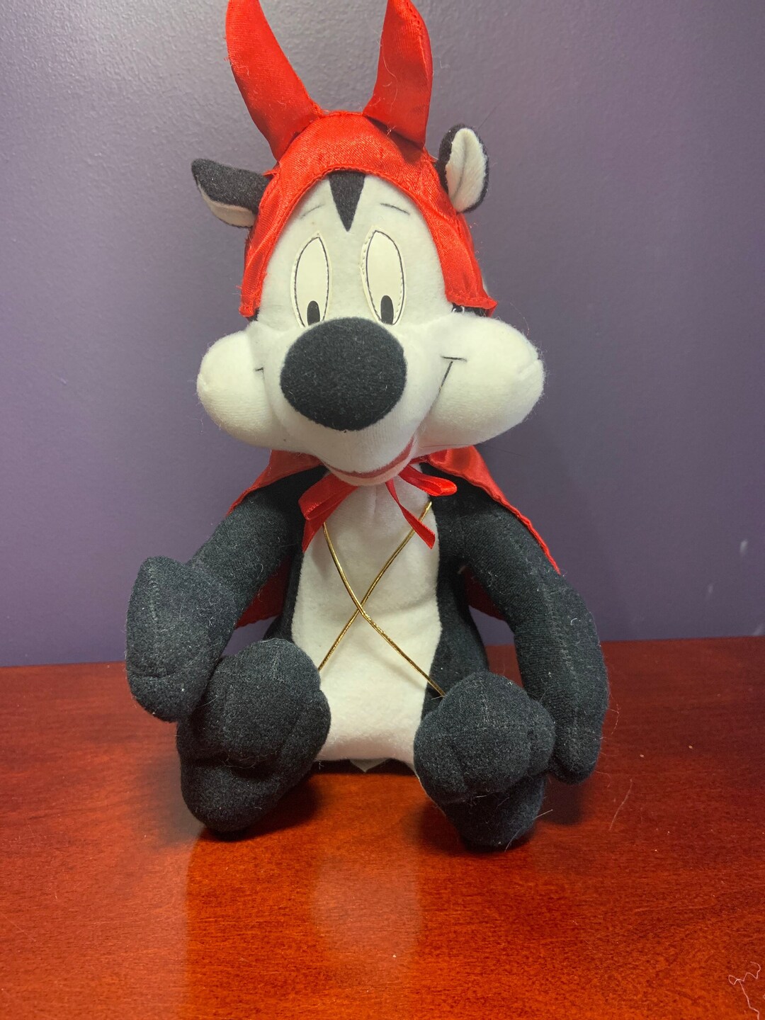 Pepe Le Pew Skunk Red Devil Cape With Horns, Looney Tunes ACE Plush 11 ...