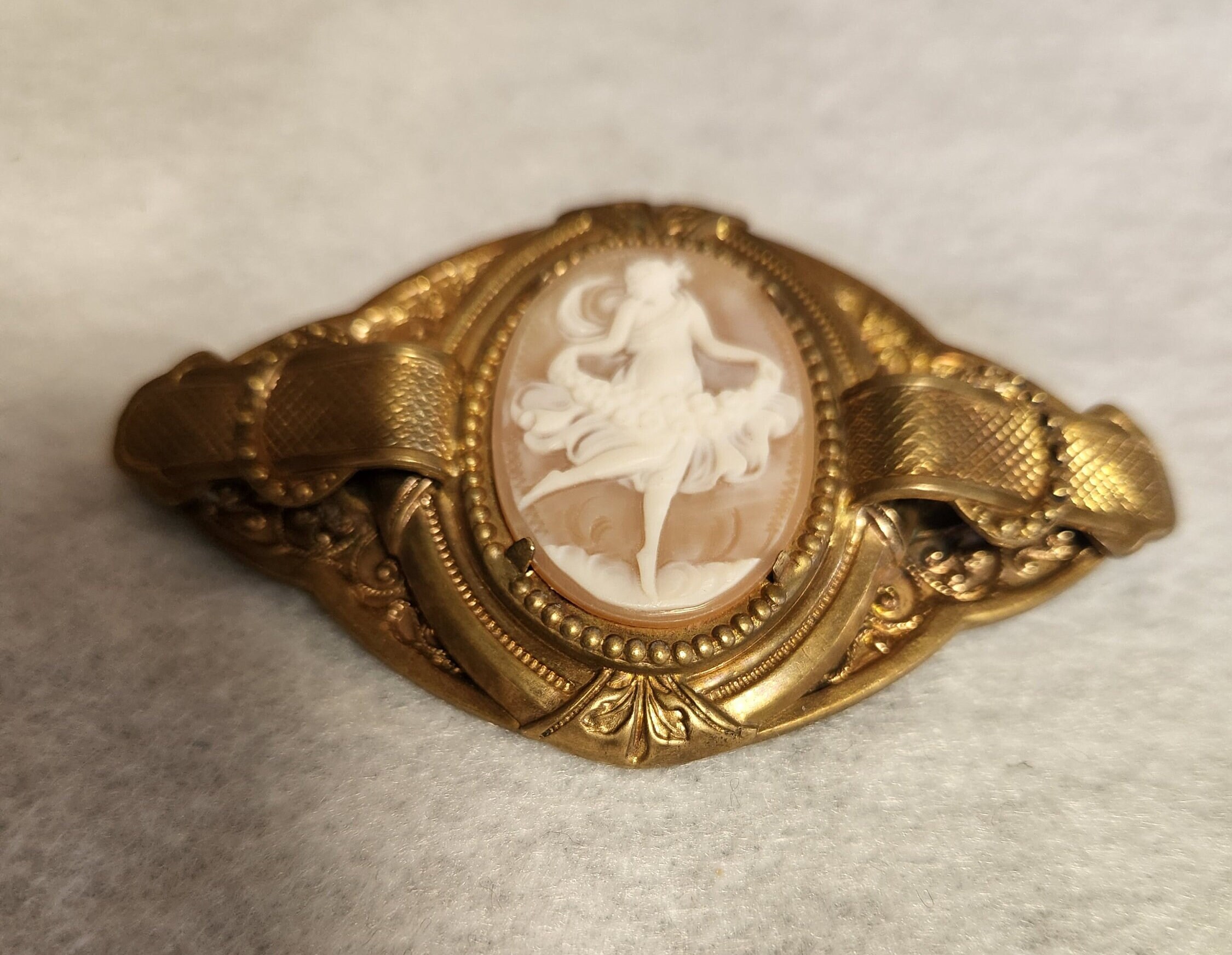 1 Vintage Cameo PIN - Etsy