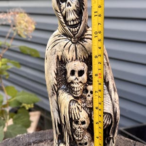 Illuminated Spooky Skull Stack - Halloween Decoration - Etsy