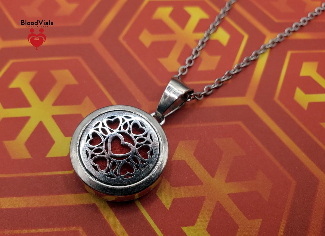 1 Heart Motif Blood Smear Locket Magnetic Pendant 18" Silvertone Chain ...