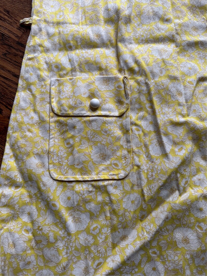 Vintage 70’s Yellow Shift Dress With a Daisy Pattern - Etsy