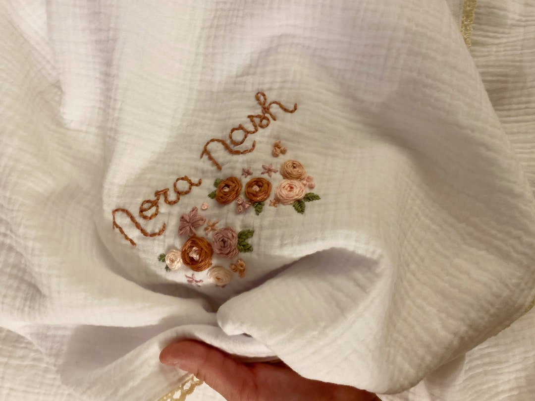 Customized HAND-EMBROIDERED Name and Floral Swaddle Blanket - Etsy