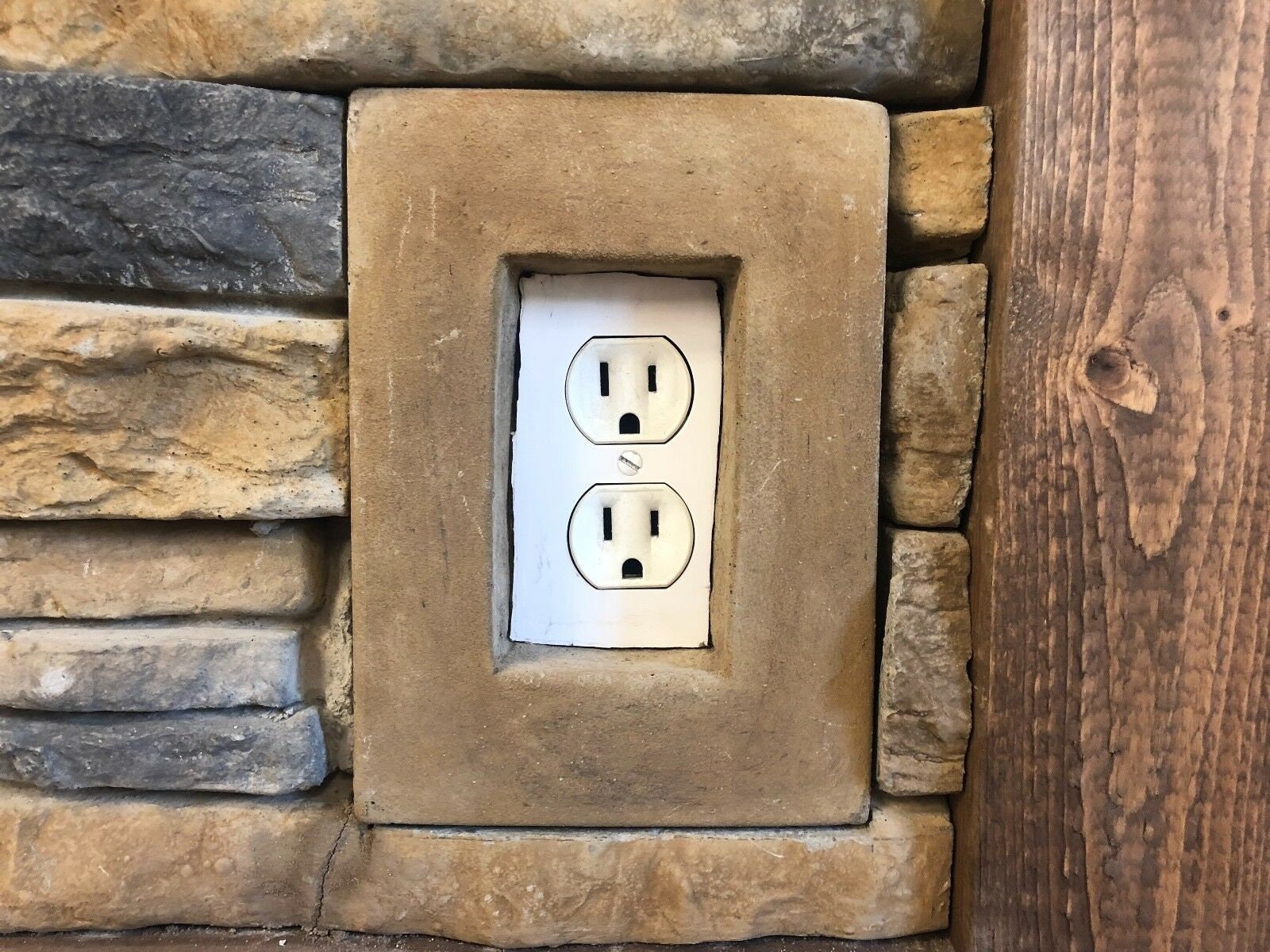 Single Gang Receptacle Outlet Electrical Plug in Box Smooth ...