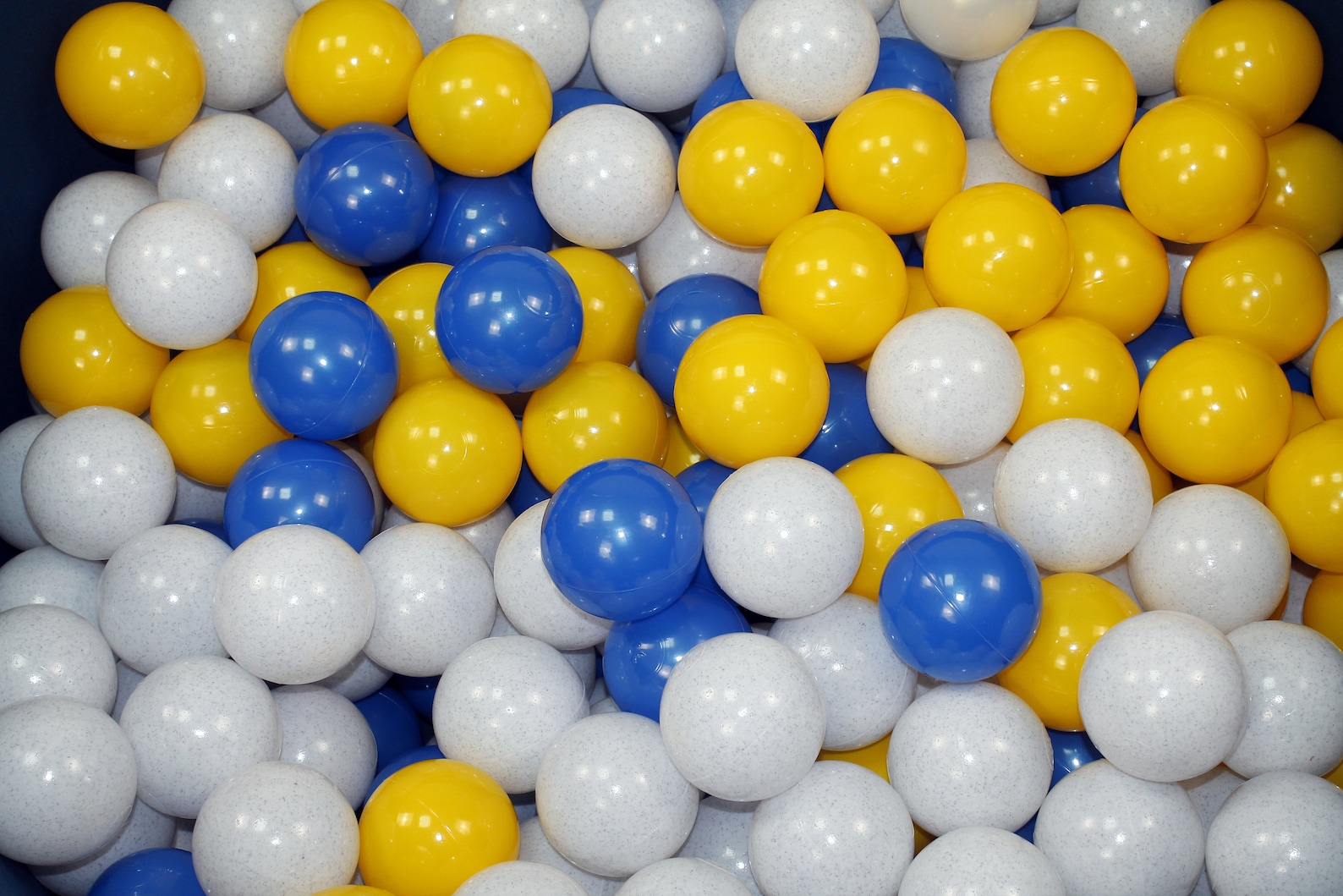 Soft Plastic Ball Pit Balls, No Sharp Edges, Non Toxic, Phthalate & BPA ...