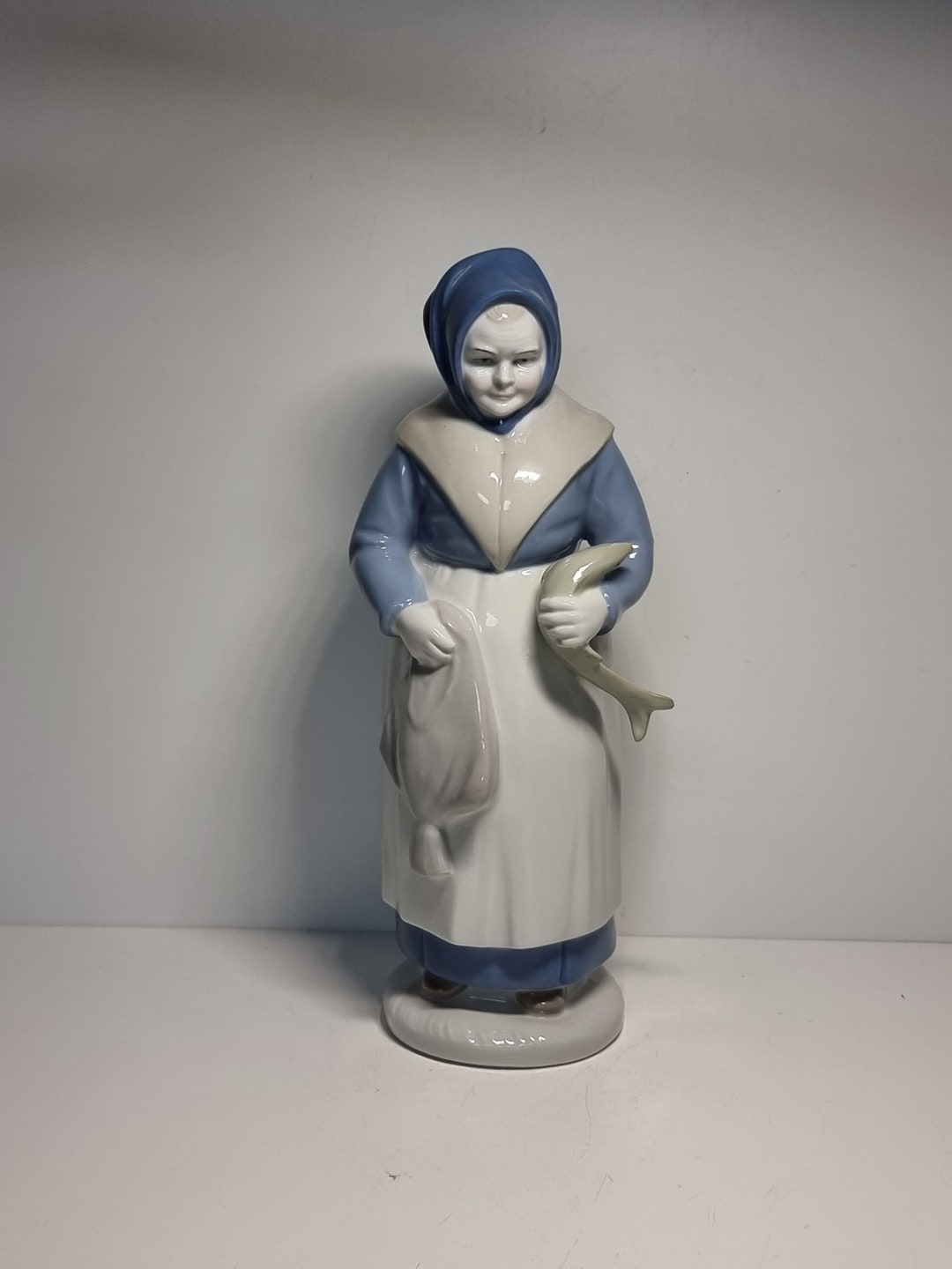 Wagner & Apel Porcelain Lady Figurine | Made in GDR | - Etsy