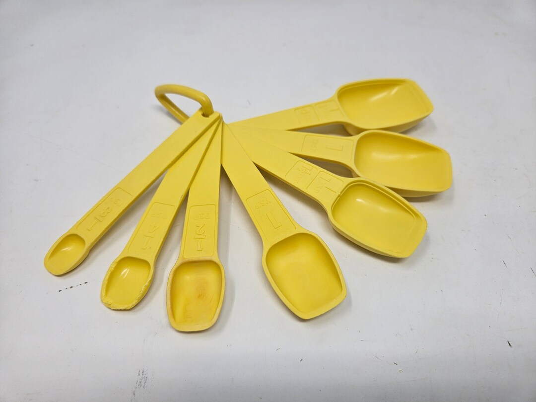 Vintage 1970s Tupperware Yellow Measuring Spoons Set of 8, Tupperware ...