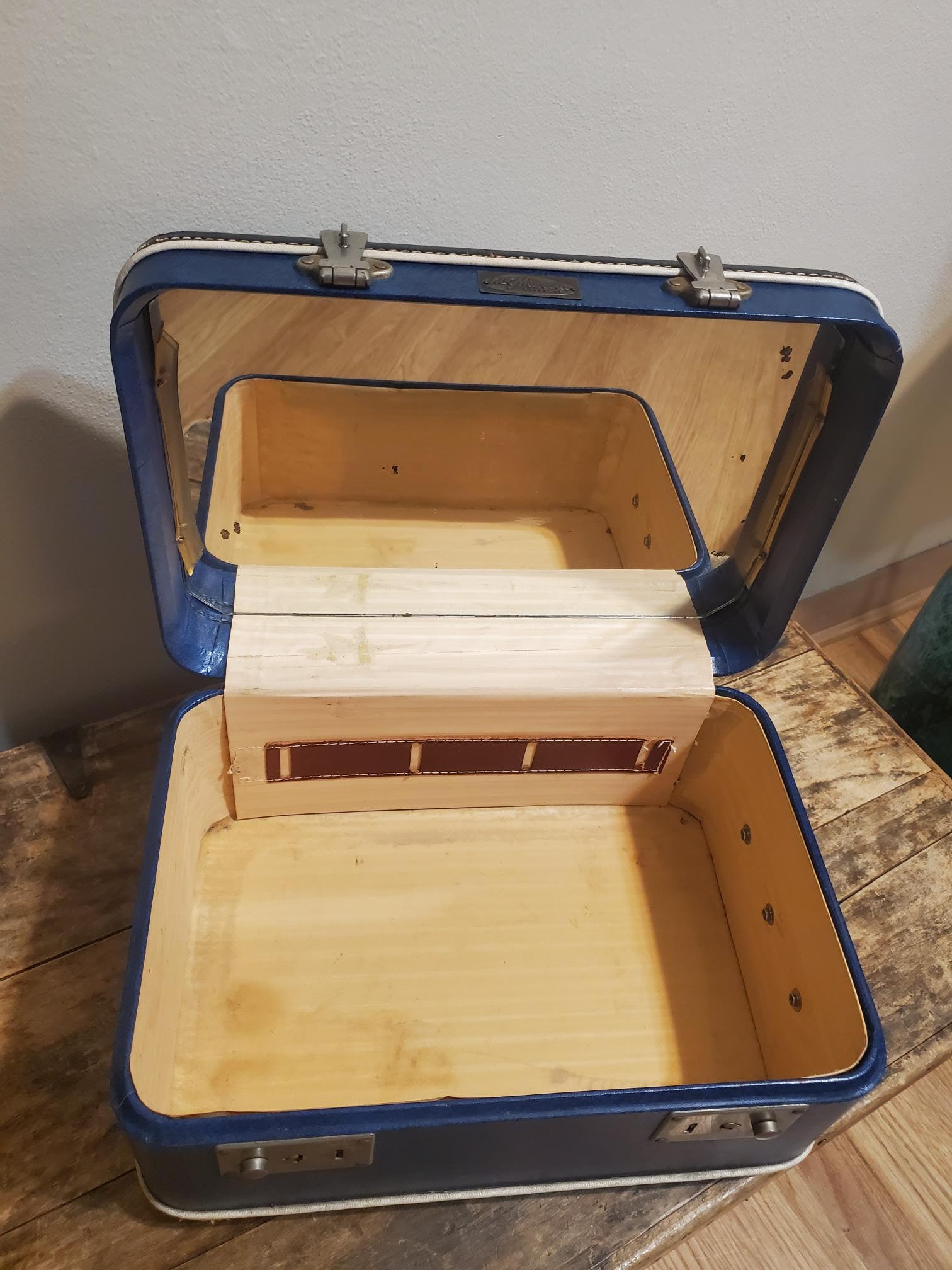 Rare Vintage ABC Milwaukee Luggage Navy Makeup Suitcase, Abel & Bach Co ...