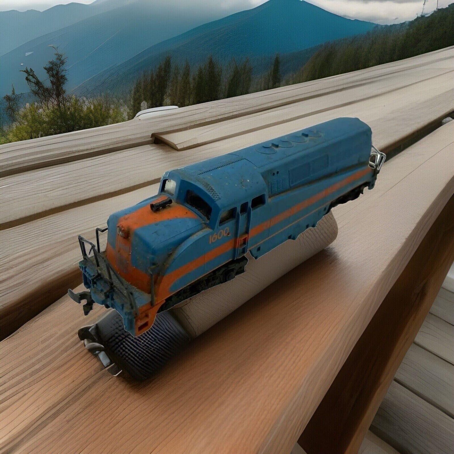 AHM 5047 HO Scale Train Chicago and Eastern Illinois 1600 BL-2 Diesel ...