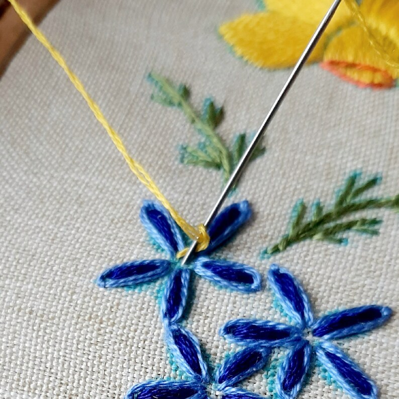 Yellow Daffodils Wreath Hand Embroidery, Spring Flowers Pattern DIY ...