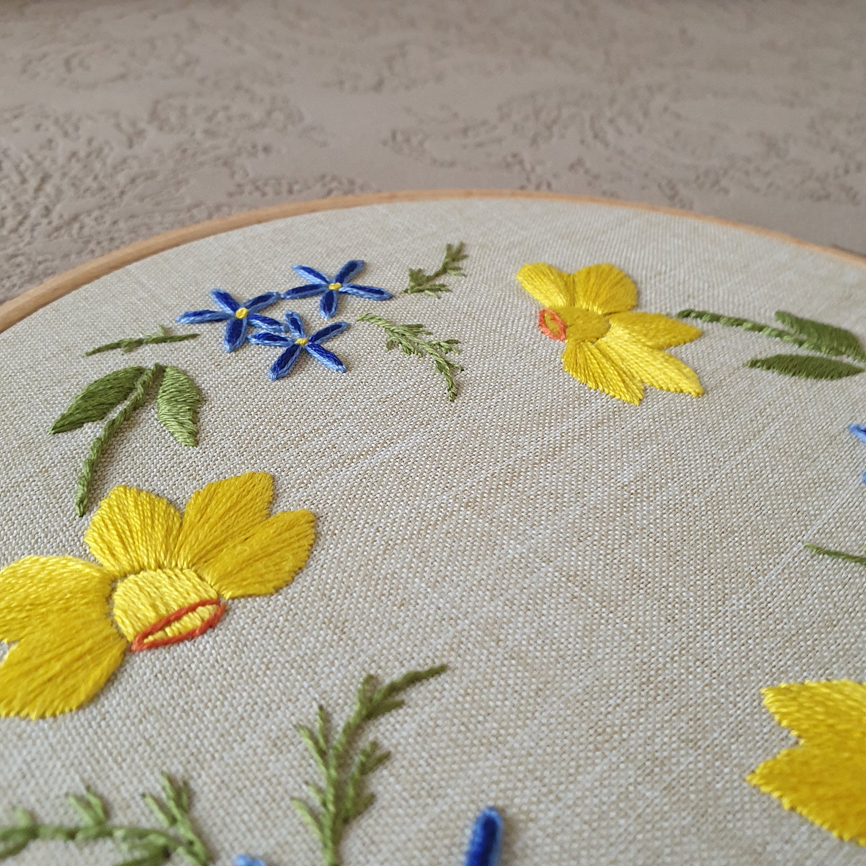 Yellow Daffodils Wreath Hand Embroidery, Spring Flowers Pattern DIY ...