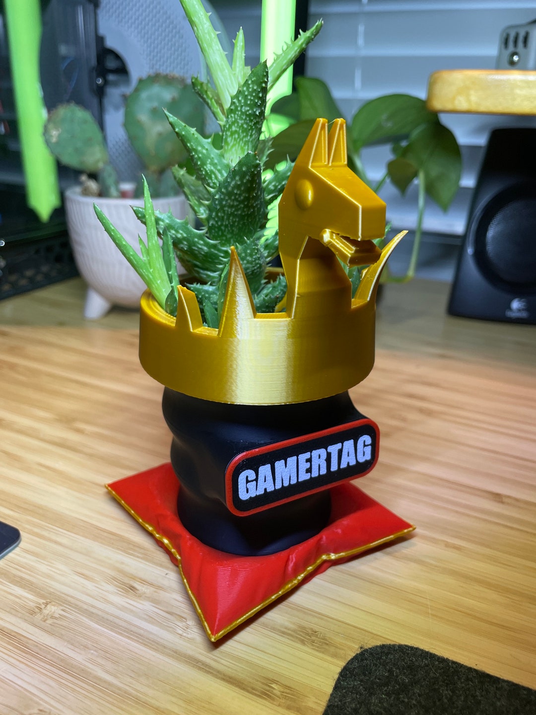 Victory Royal Plant Pot - Etsy