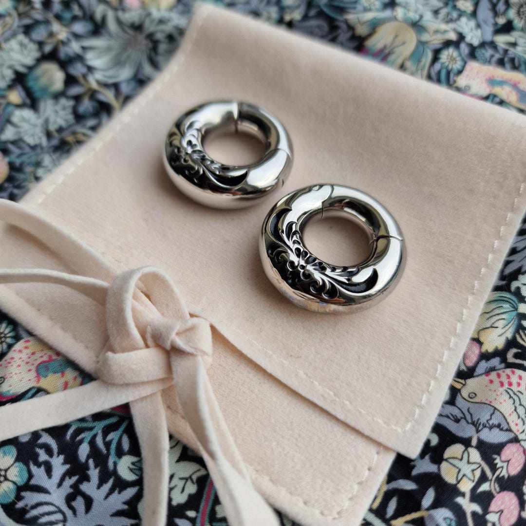 6MM Floral Detailed Silver Hoop Heart Hangers Hollow Heart Light Weight ...