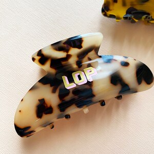 Personalized Tortoise Shell Claw Clip: Monogrammed Acrylic Hair Clip - Etsy