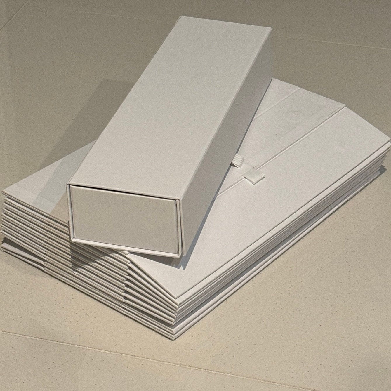 White Rectangular Magnetic Gift Boxes Hamper Box, Christmas Box ...
