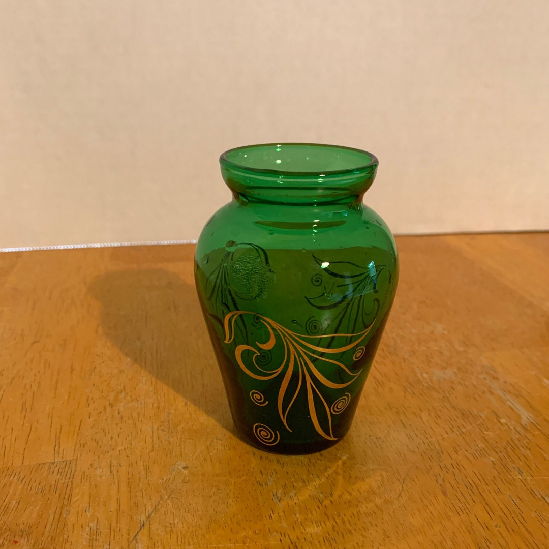 Small Emerald Green Glass Vase W/leaf and Swirls Design in Gold - Etsy