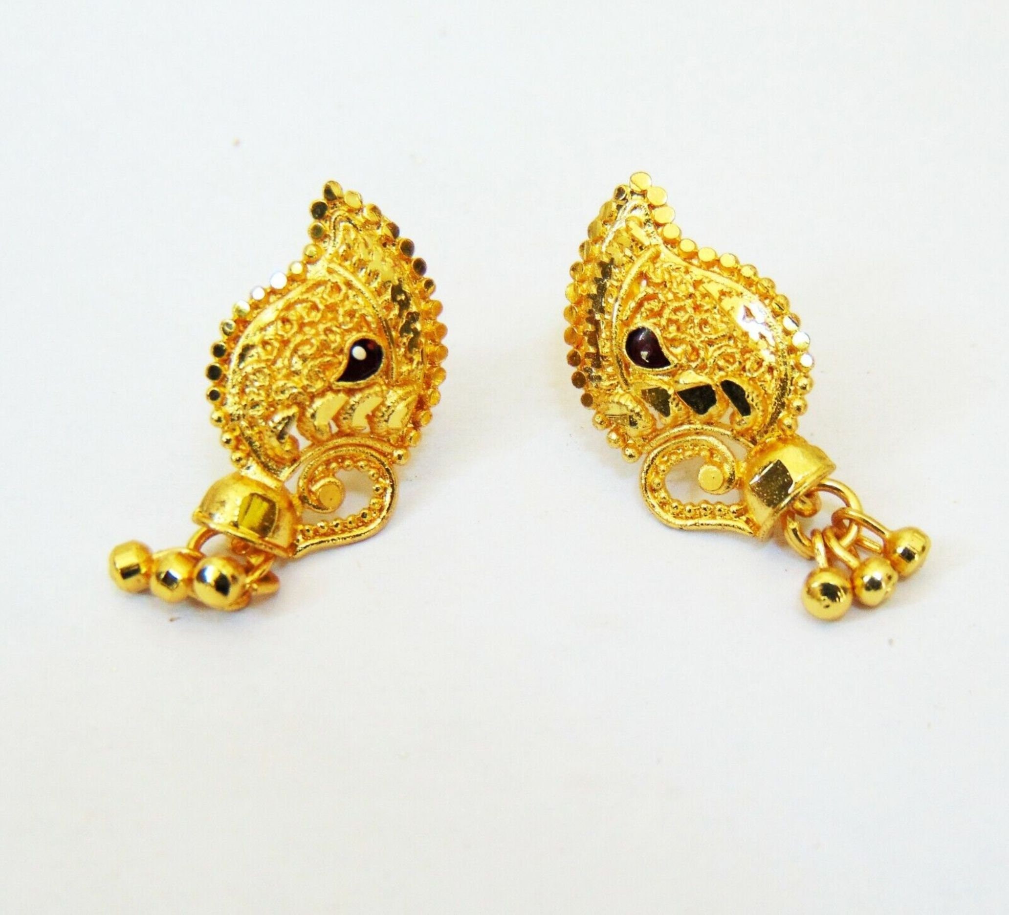 New earrings in gold store