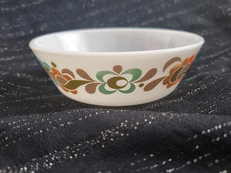 Vintage British 1970s JAJ *PYREX* Small Bowl in TEMPO 'carnaby' Pattern ...