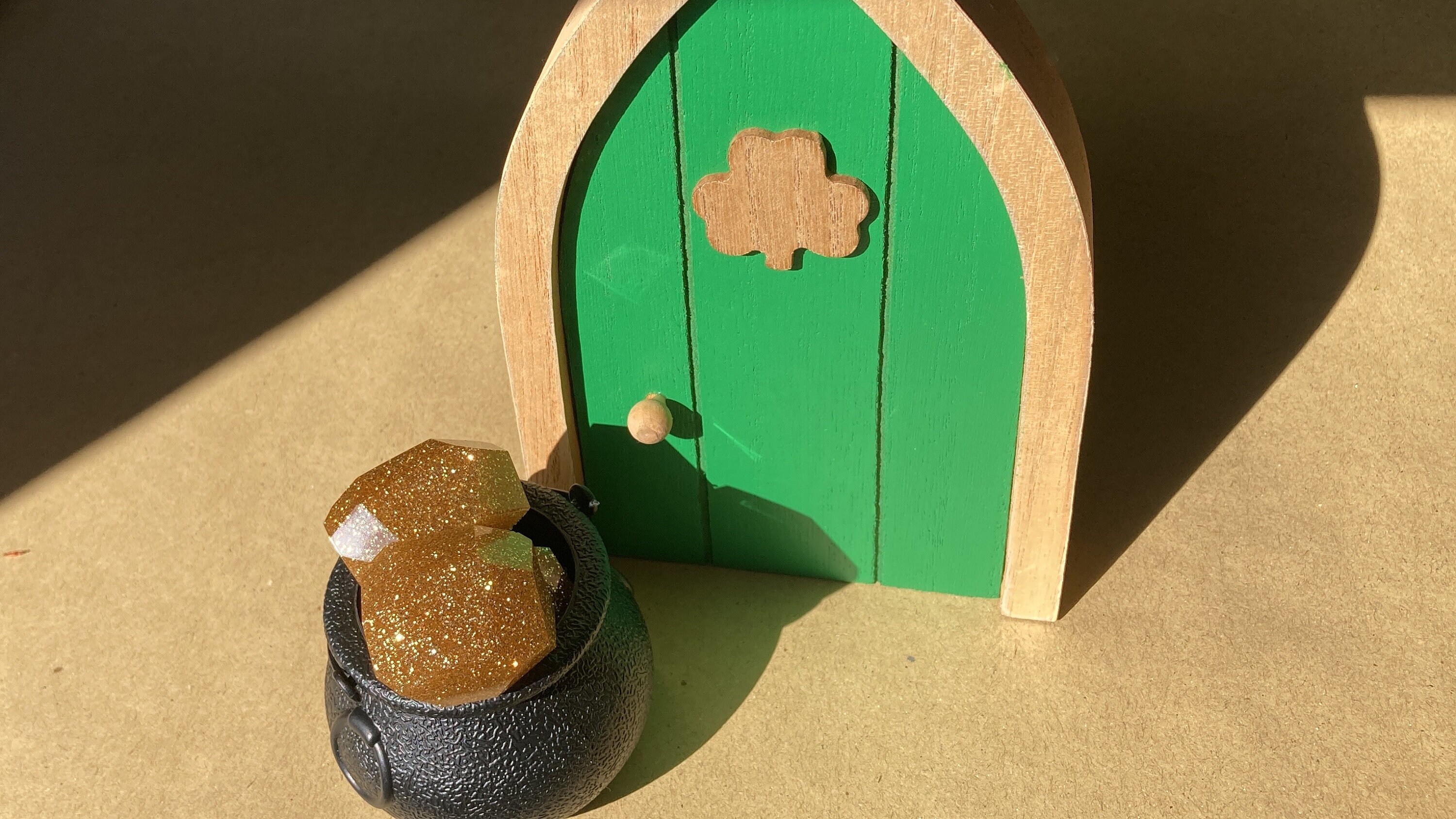 Leprechaun Gold, St. Patrick's Day Pot of Gold, Treasure Gems, St ...