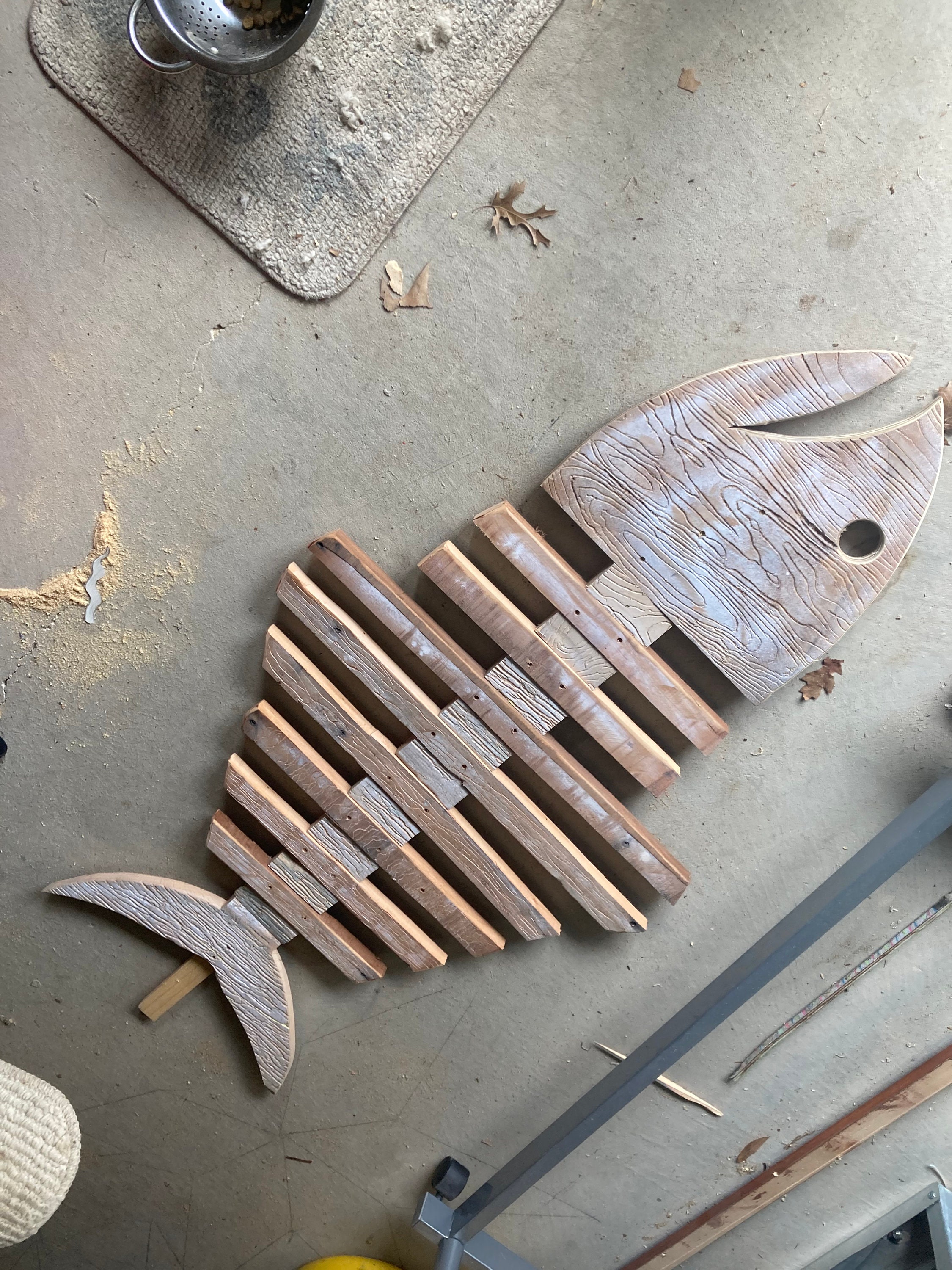 Fish Bones Shelf Made From Pallets and Driftwood - Etsy