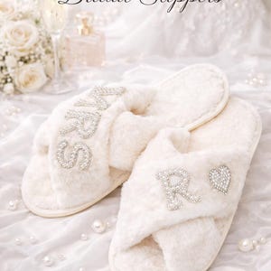 Custom Mrs Slippers: Hight Quality Bridal Personalized Pearl Slippers ...