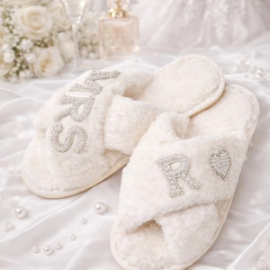 Custom Mrs Slippers: Hight Quality Bridal Personalized Pearl Slippers ...