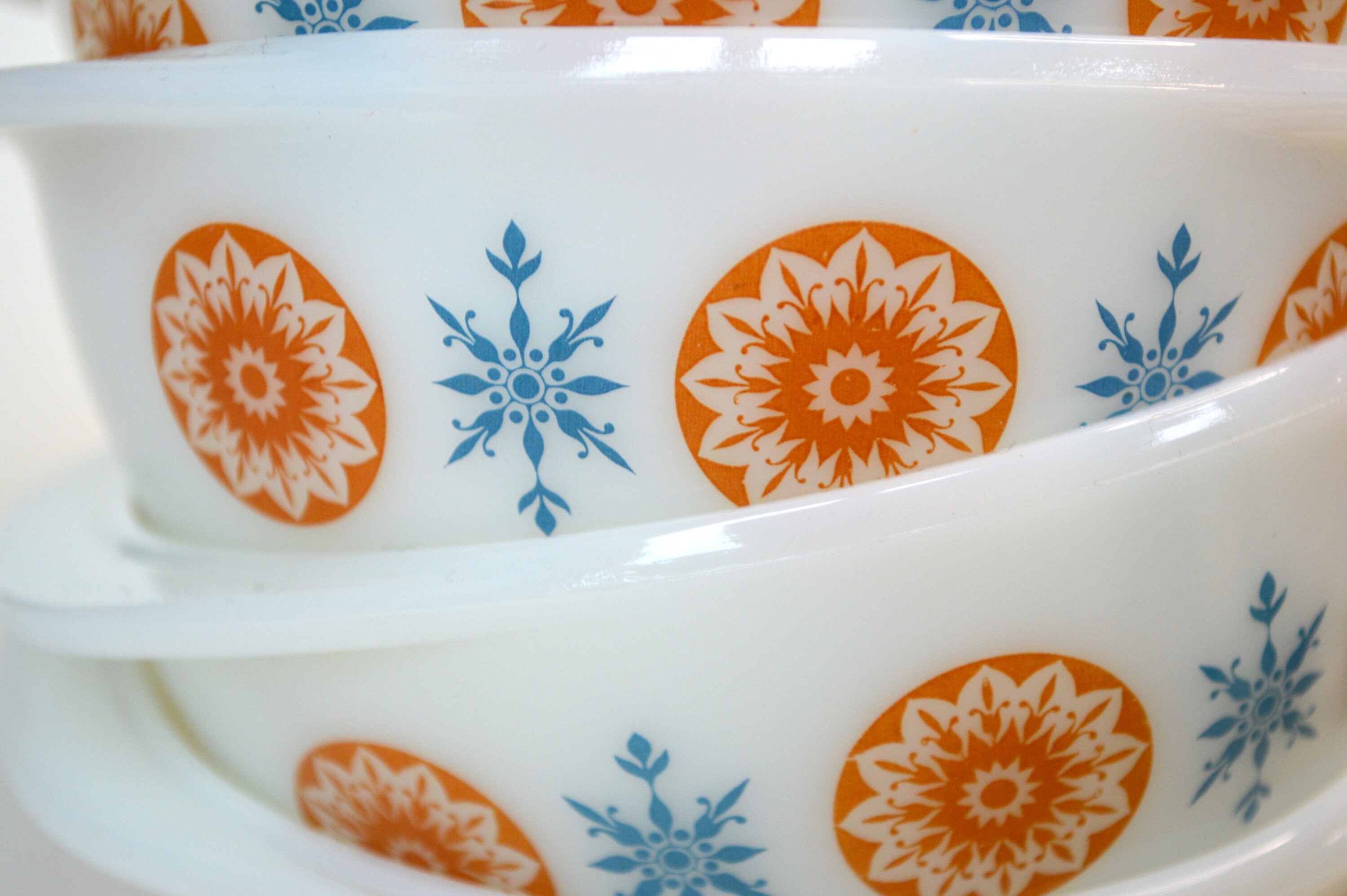 JAJ Pyrex Morning Star 501 Little Round White Casserole Dish With ...