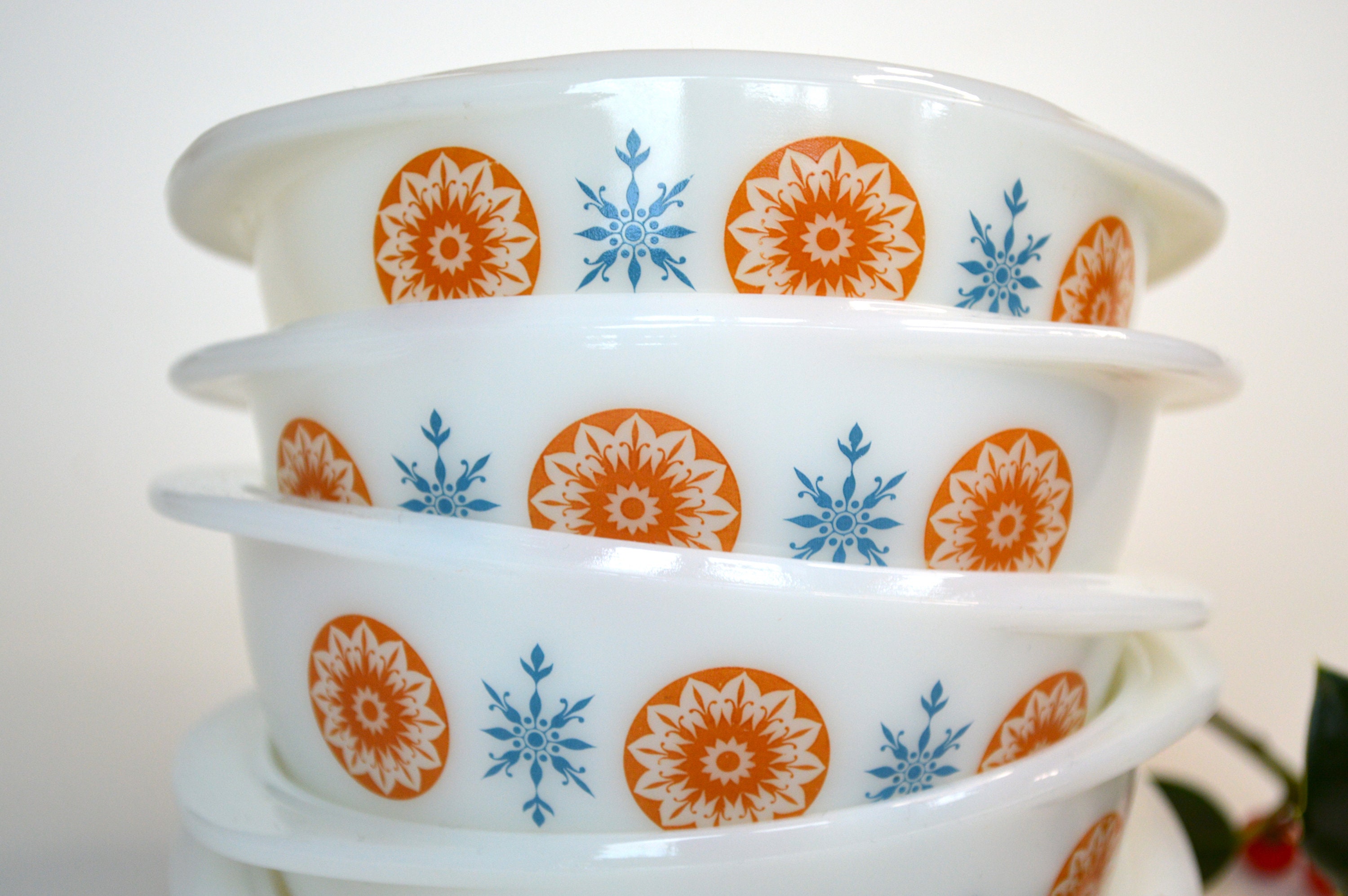 JAJ Pyrex Morning Star 501 Little Round White Casserole Dish With ...