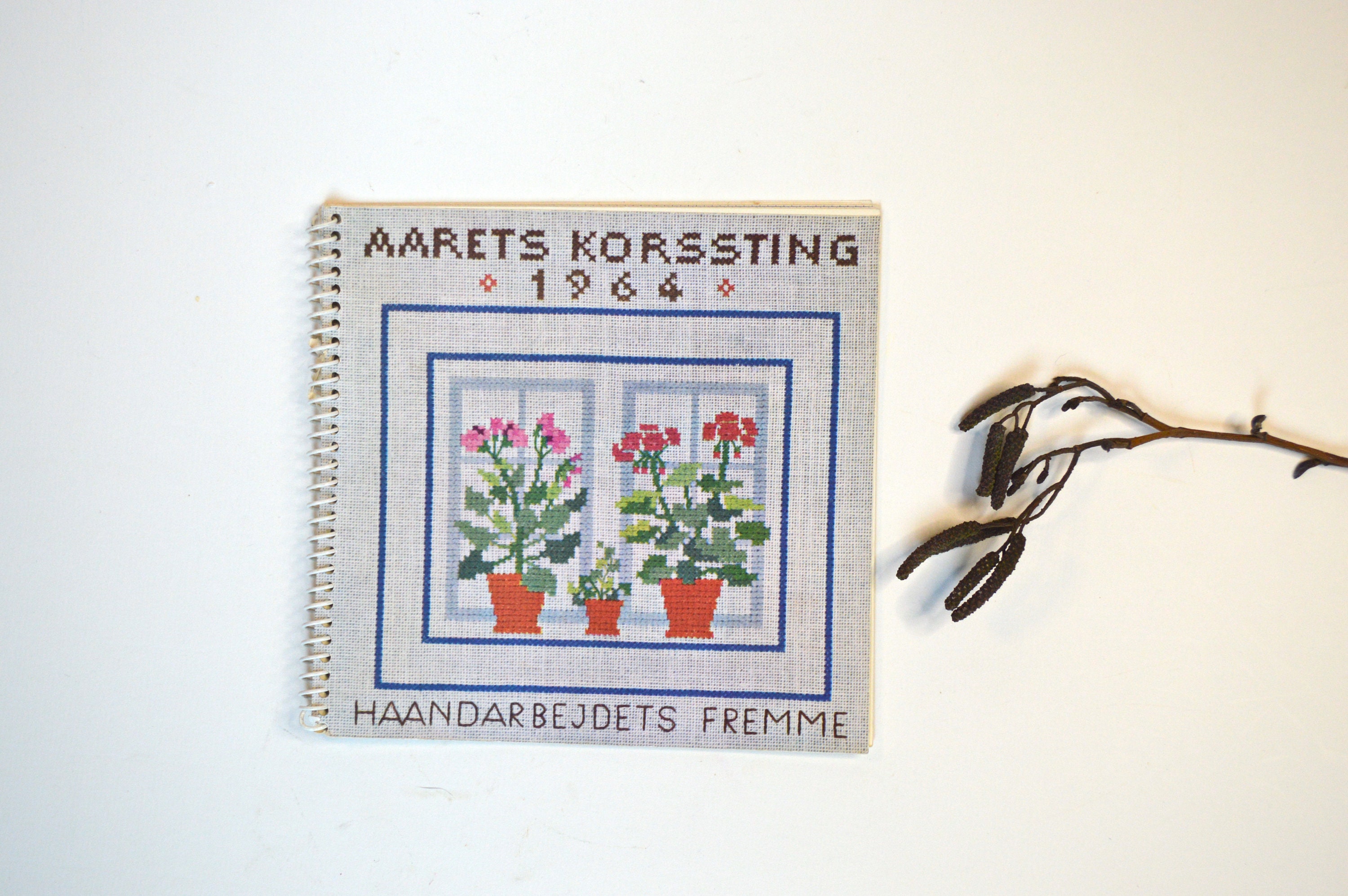 Haandarbejdets Fremme Aarets Korssting 1964 Lovely Danish Retro Cross ...
