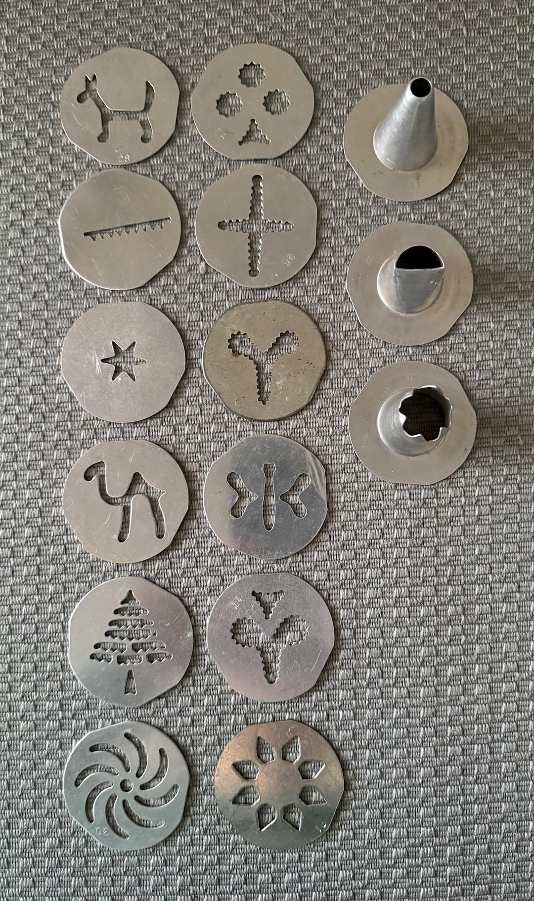 Vintage Mirro Cookie Press Discs (12) and 3 Decorator Tips - Etsy