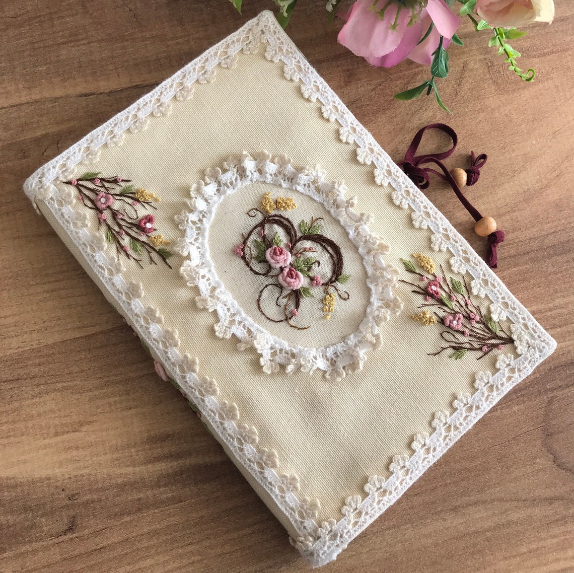 Handmade Book Sleeve , Embroidered Book Sleeve , Floral Book Cover,book ...