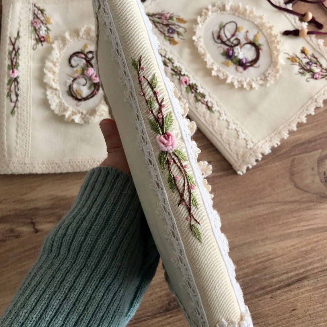 Handmade Book Sleeve , Embroidered Book Sleeve , Floral Book Cover,book ...